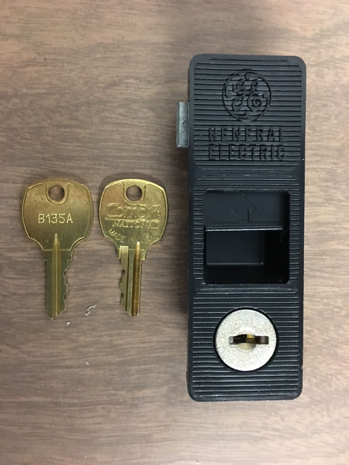 569B737P1 – GE Panelboard Replacement Lock with 1 Key | Mag-Trol ...