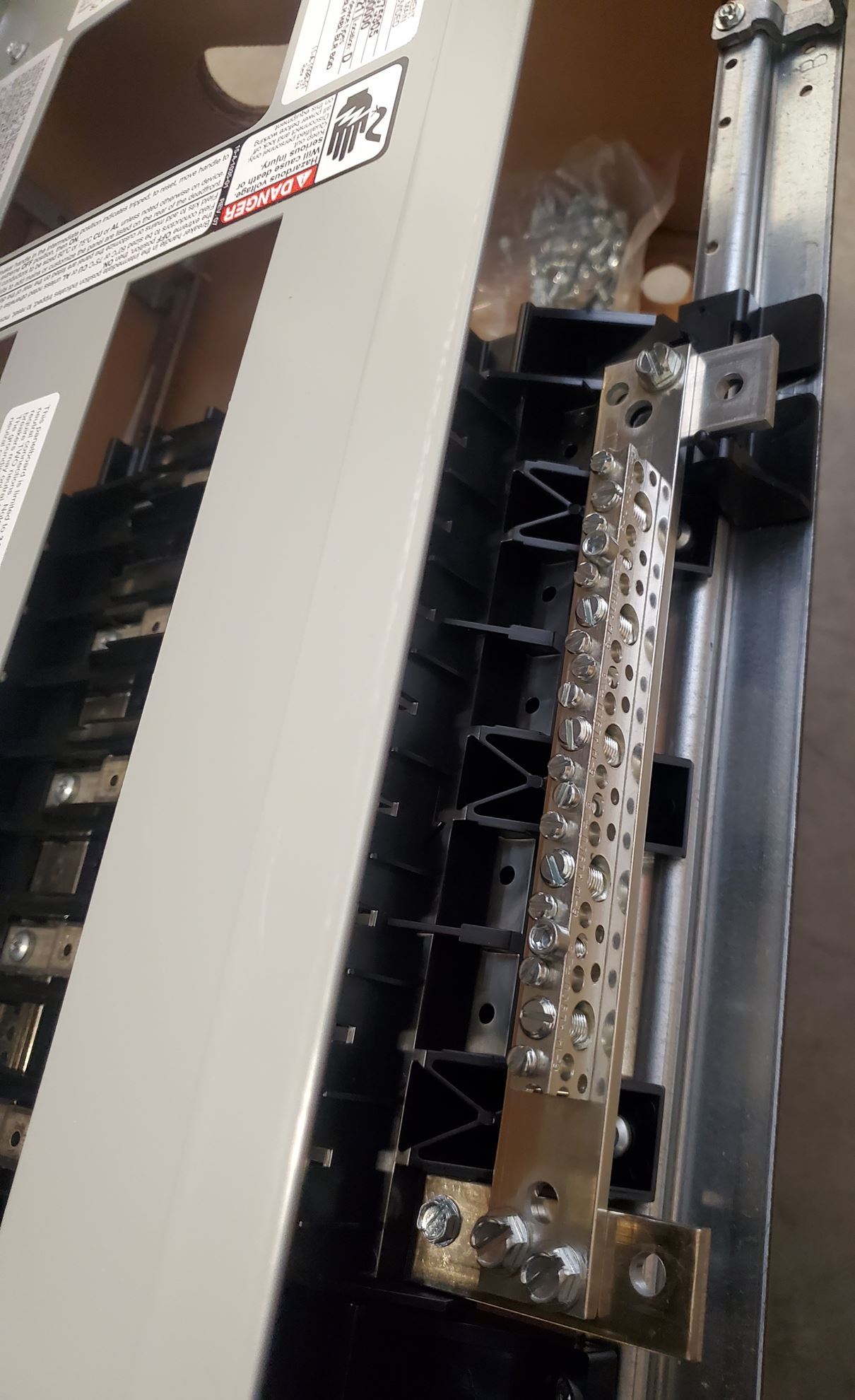 P1A18MC250AT – SIEMENS Unassembled Panelboard | Mag-Trol Distributors, Inc.