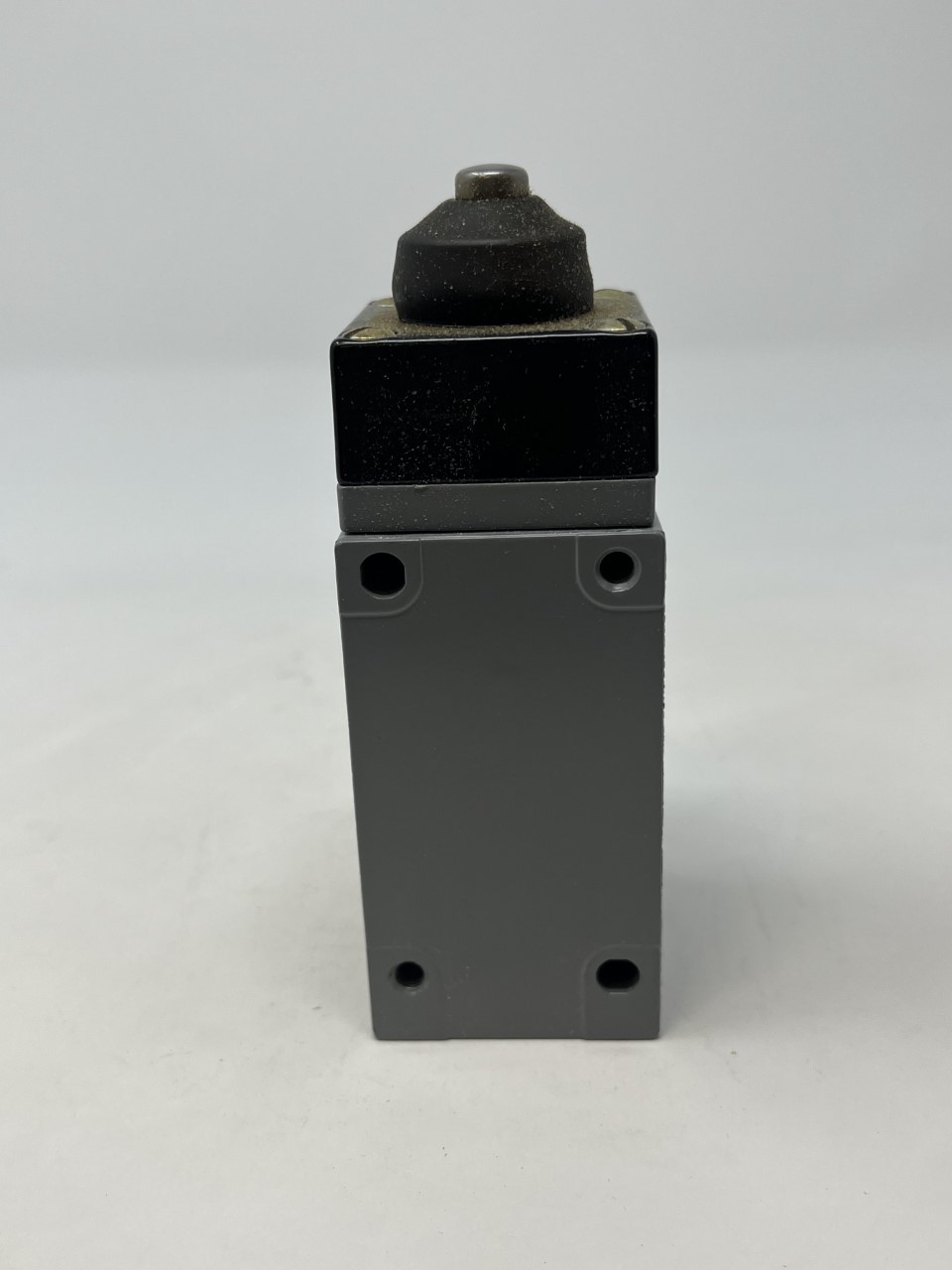 60LAA1AC – FURNAS ELECTRIC HEAVY DUTY LIMIT SWITCH 1/2 CONDUIT SPDT ...